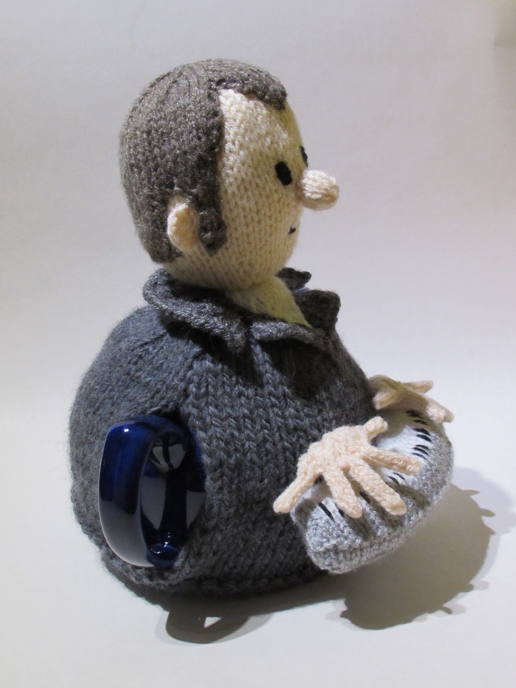 Music Man (Keyboard Player) tea cosy knitting pattern