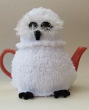 Snowy Owl tea cosy knitting pattern